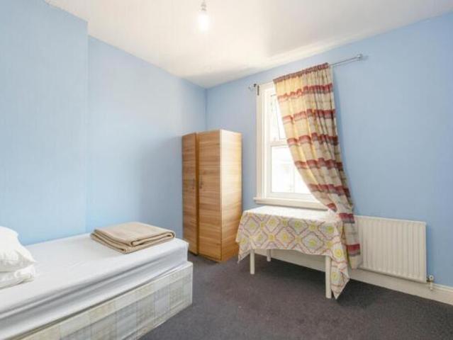 2 bedroom apartment for rent in London Road, LONDON, SW16