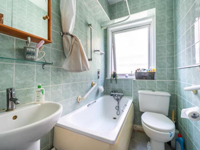 2 bedroom apartment for rent in Long Lane, Finchley, London, N3
