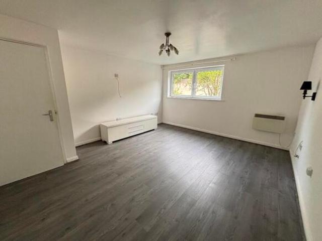 2 bedroom apartment for rent in Lowbridge Court, Garston, L19