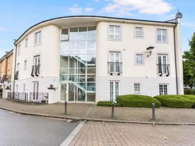 2 bedroom apartment for rent in Lower Burlington Road, Portish.