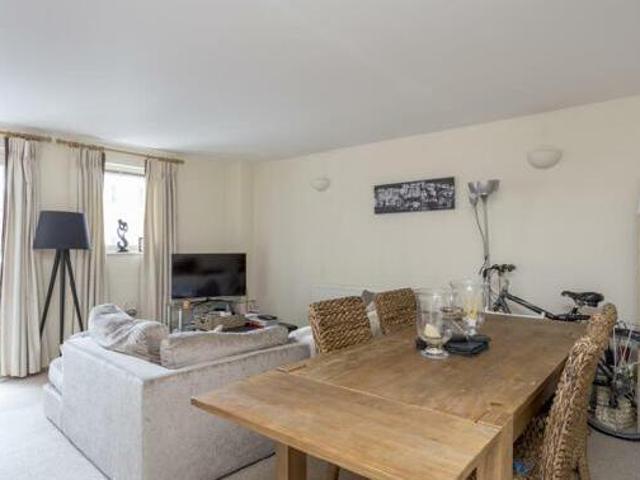 2 Bedroom Apartment For Rent In Putney, London