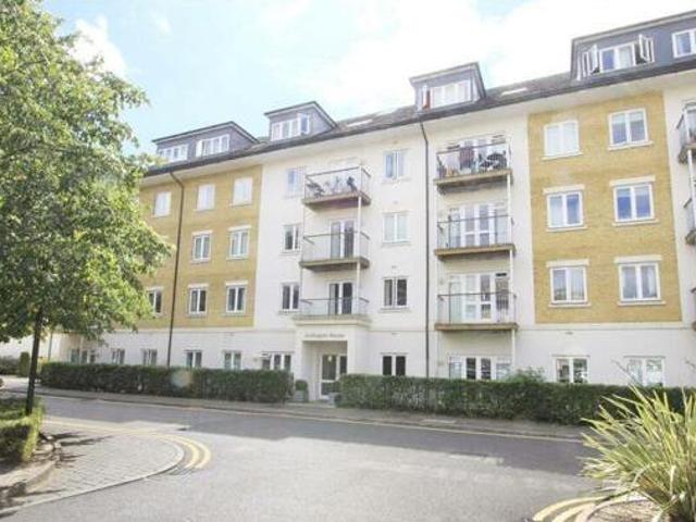 2 Bedroom Apartment For Rent In Park Lodge Avenue, West Drayton
