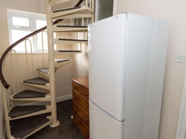 2 bedroom apartment for rent in Park Road, London, SW19
