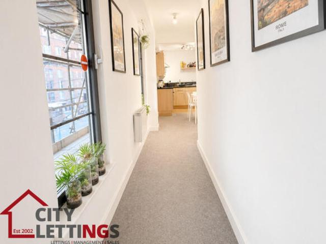 2 bedroom apartment for rent in Park West, Cnnaing Circus, NG7