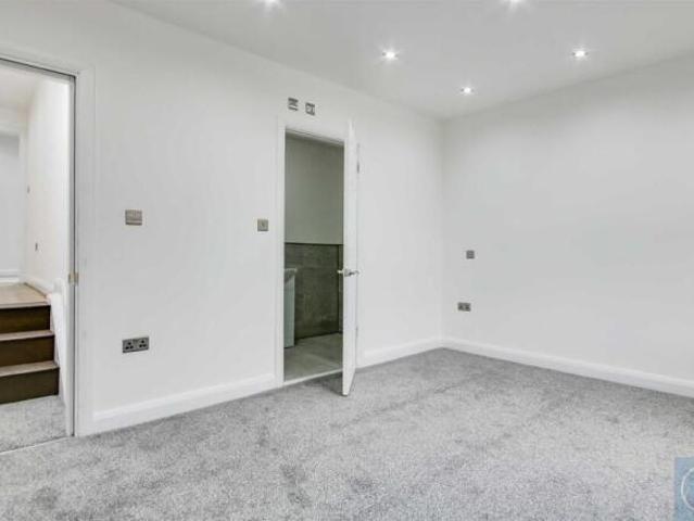 2 bedroom apartment for rent in Park View Crescent, Roundhay, Leeds, LS8