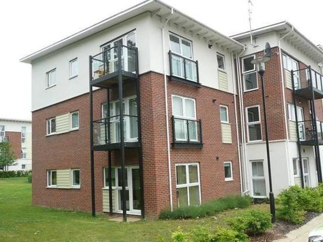 2 bedroom apartment for rent in Park View Road KT22