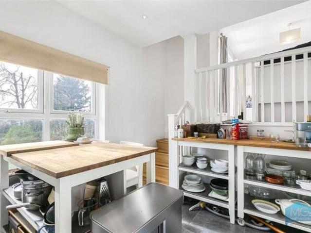 2 bedroom apartment for rent in Park View Road, London, N3