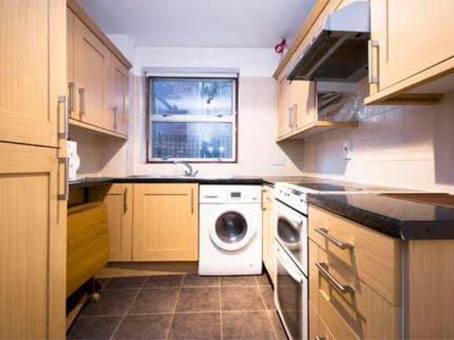 2 bedroom apartment for rent in Parkgate Road, SW11