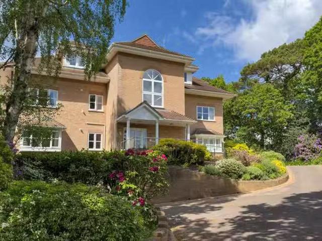 2 bedroom apartment for rent in Parklands, 31 Brownsea View Av.