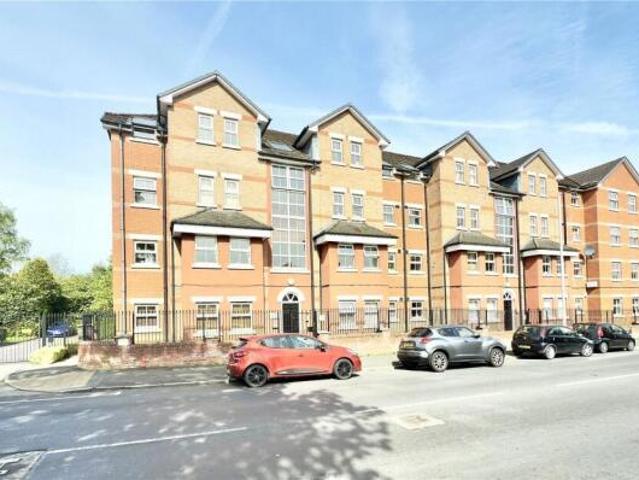 2 bedroom apartment for rent in Parrs Wood Road, Didsbury, Manchester, M20