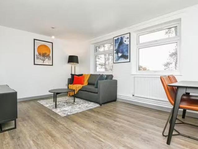 2 bedroom apartment for rent in Pearson Square Doctor's Block.
