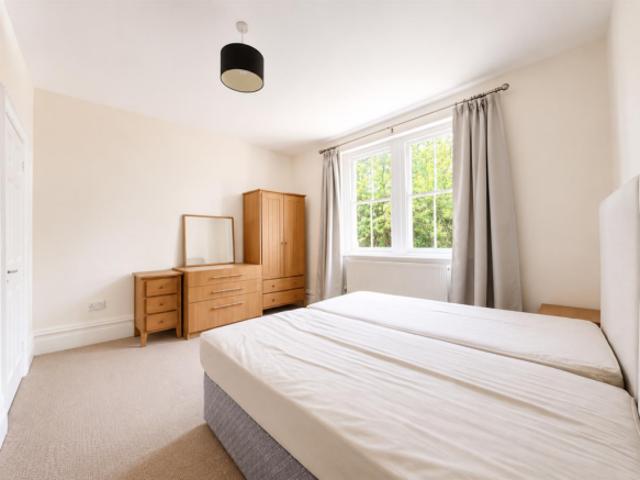 2 bedroom apartment for rent in Pen Y Lan Road, Penylan, CF23