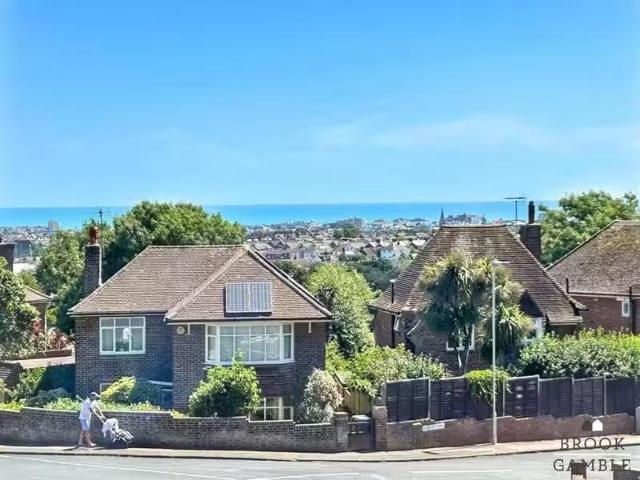 2 bedroom apartment for rent in Peppercombe Road, Eastbourne.