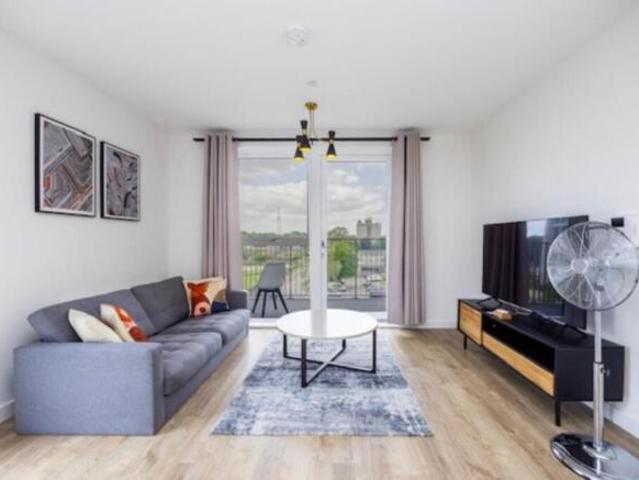 2 bedroom apartment for rent in Peregrine Drive, Brentwood LUXURY APARTMENT, CM13