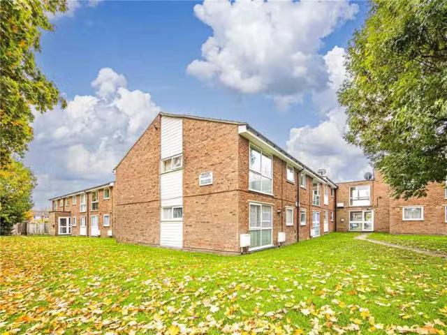2 bedroom apartment for rent in Perry Green, Woodhall Farm, He.