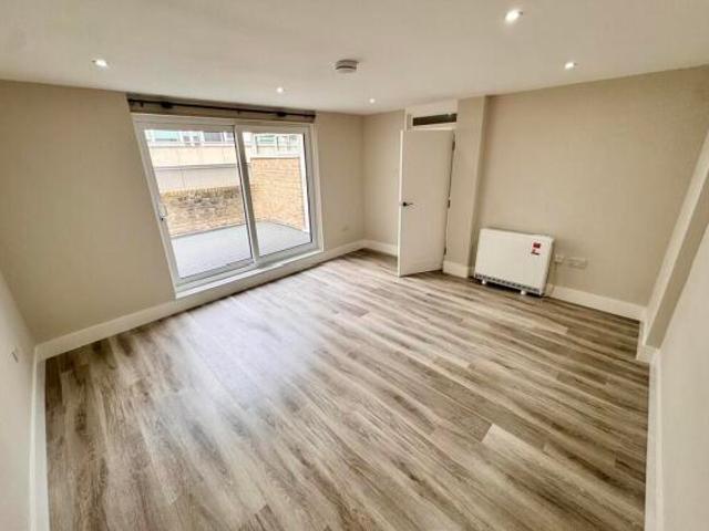 2 bedroom apartment for rent in Phoenix Court, Guildford, GU1
