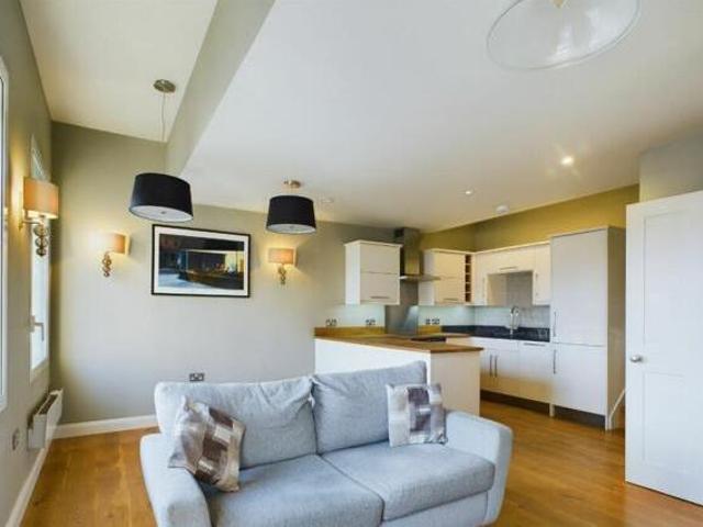 2 Bedroom Apartment For Rent In Piccadilly