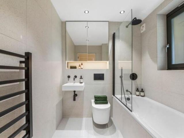 2 bedroom apartment for rent in Pier Street, London, E14