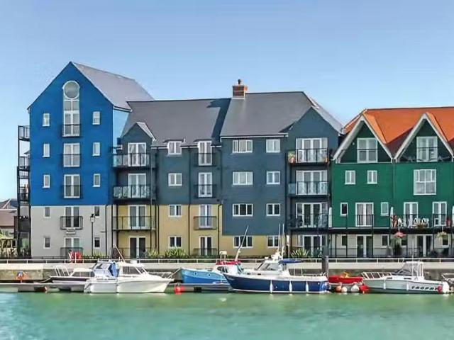 2 bedroom apartment for rent in Pier Road, Littlehampton, West.