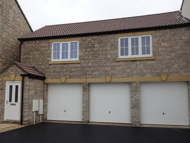 2 bedroom apartment for rent in Pippen Road Somerton TA11