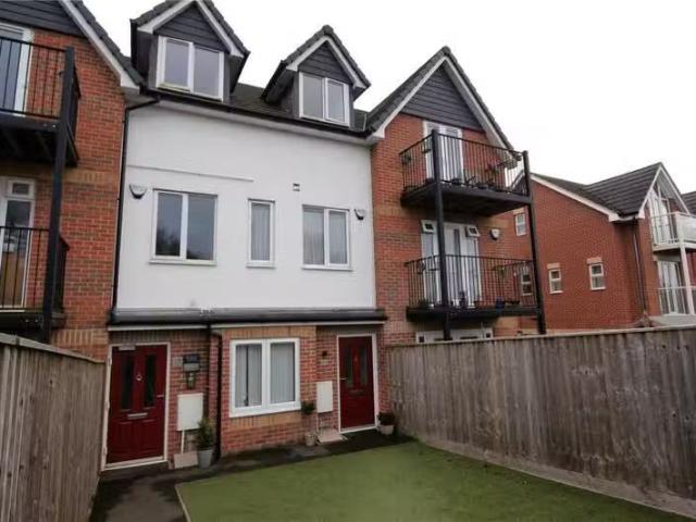 2 bedroom apartment for rent in Poole Road, Upton, Poole, Dors.