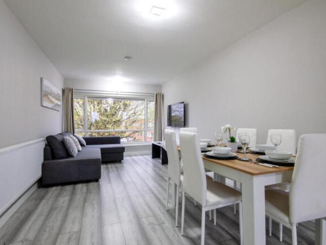 2 bedroom apartment for rent in Polesden Gardens, Raynes Park, SW20