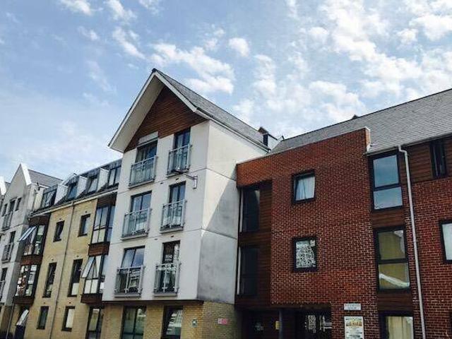 2 bedroom apartment for rent in Polymond House Castle Way SO14