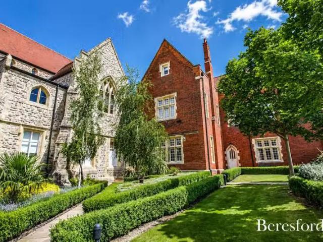 2 bedroom apartment for rent in Pope Court, The Galleries, War.