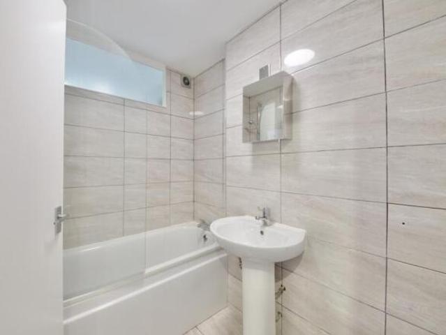 2 bedroom apartment for rent in Poplar Grove, New Southgate, N11