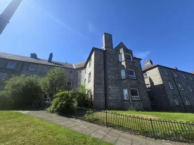 2 bedroom apartment for rent in Powis Crescent, First Floor, A.