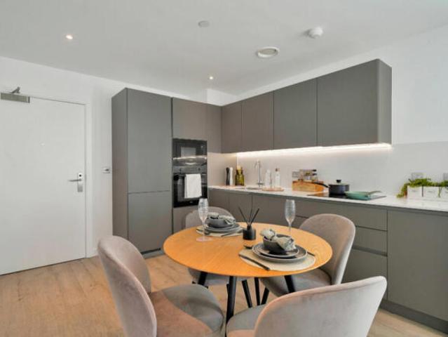 2 bedroom apartment for rent in Potters, M5