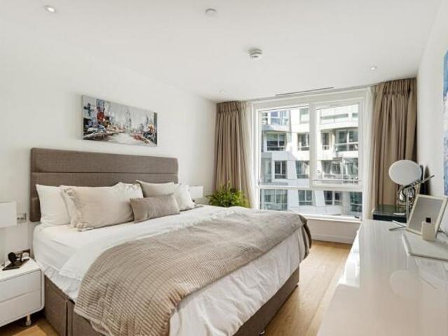 2 bedroom apartment for rent in Prospect Way, London, SW11