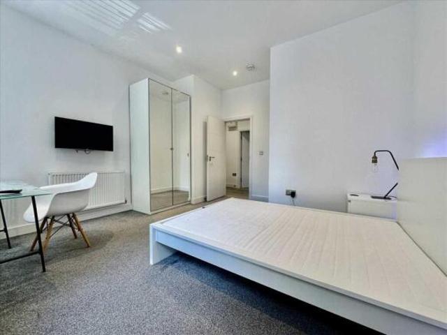 2 bedroom apartment for rent in Queen Anne Terrace, Plymouth, PL4