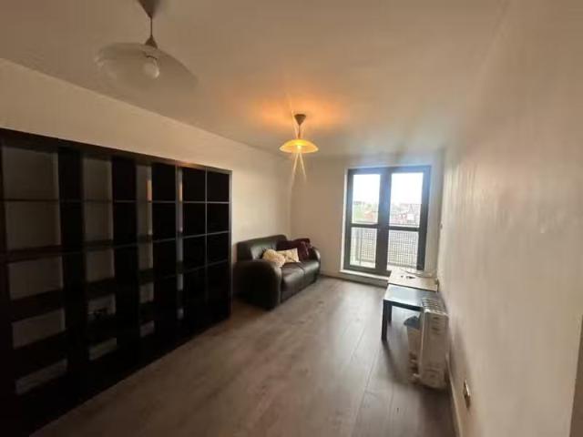 2 bedroom apartment for rent in Queens Court, 57 Queens Dock A.