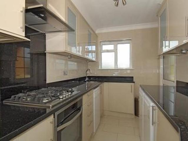 2 bedroom apartment for rent in Queens Court, Richmond Hill, TW10