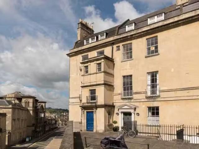 2 bedroom apartment for rent in Queens Parade, BA1