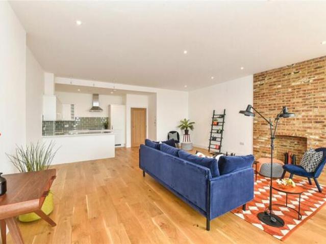 2 bedroom apartment for rent in Queens Road, Worthing, West Sussex, BN11