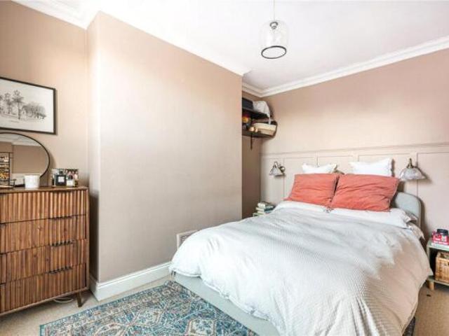 2 bedroom apartment for rent in Queenstown Road, London, SW8