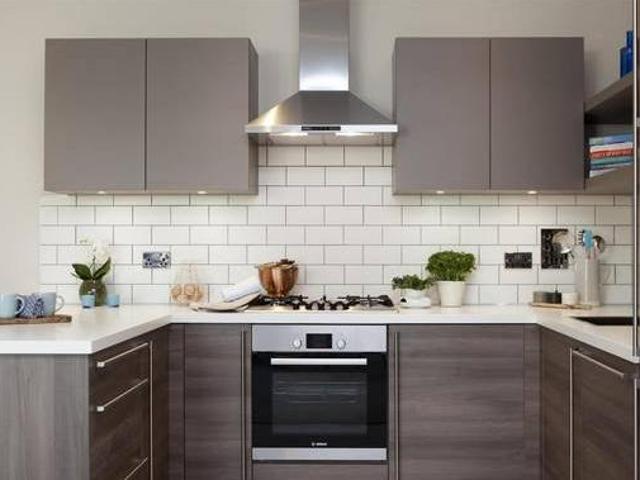 2 bedroom apartment for rent in Queensway Horsham RH13