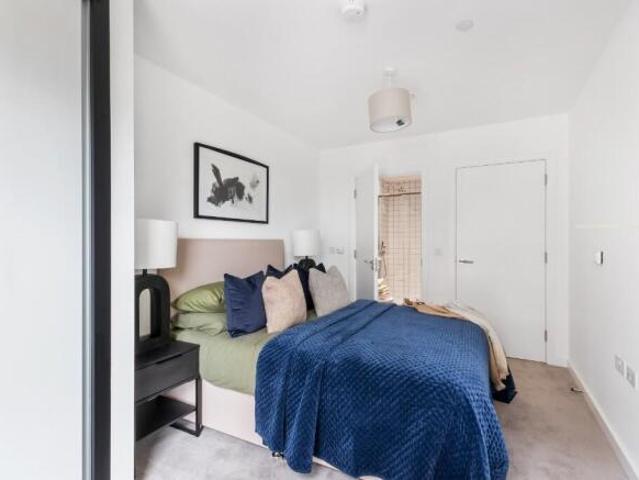 2 bedroom apartment for rent in Quest House, Escapade Place, London, E14