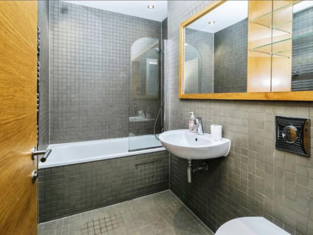 2 bedroom apartment for rent in Rumford Place, L3