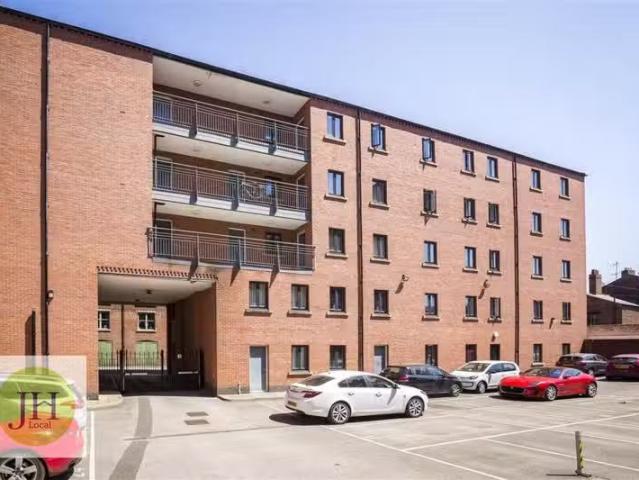 2 bedroom apartment for rent in Russell Street, Chester, Chesh.