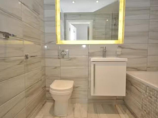 2 bedroom apartment for rent in Radford Business Centre Radfor.