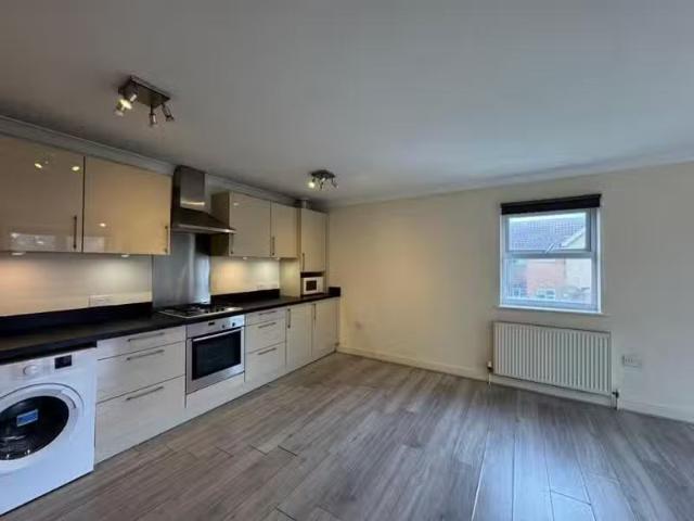 2 bedroom apartment for rent in Ravenscroft Road, Falconet Cou.