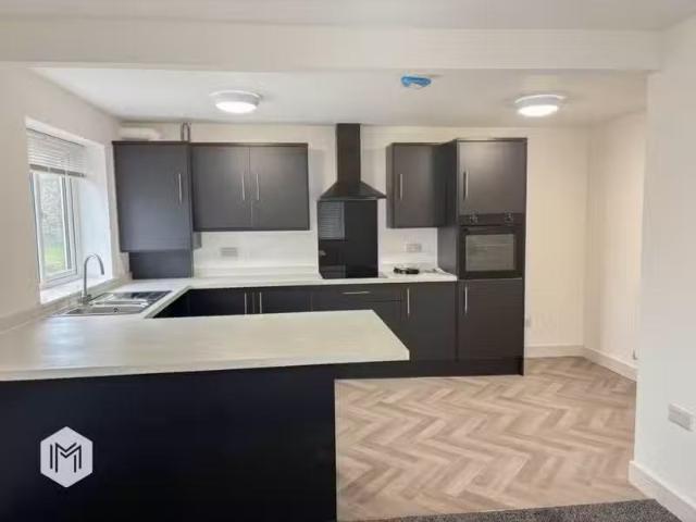 2 bedroom apartment for rent in Recreation Street, Harwood, Bo.
