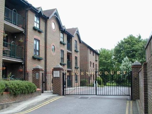 2 bedroom apartment for rent in Regent Court Windsor SL4