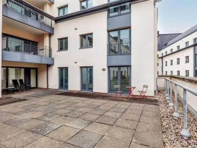 2 bedroom apartment for rent in Regent House, The Parade, Leam.