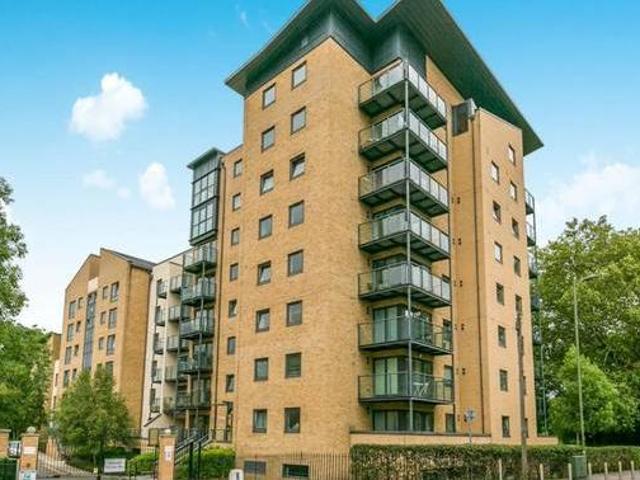 2 bedroom apartment for rent in Regents Court Victoria Way GU21