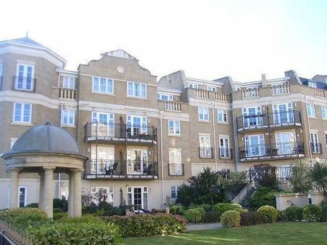 2 bedroom apartment for rent in Regents Riverside De Montfort Road Reading RG1