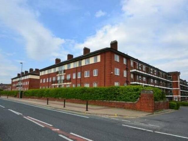 2 bedroom apartment for rent in Redmires Court Eccles New Road Salford M5 4UT M5